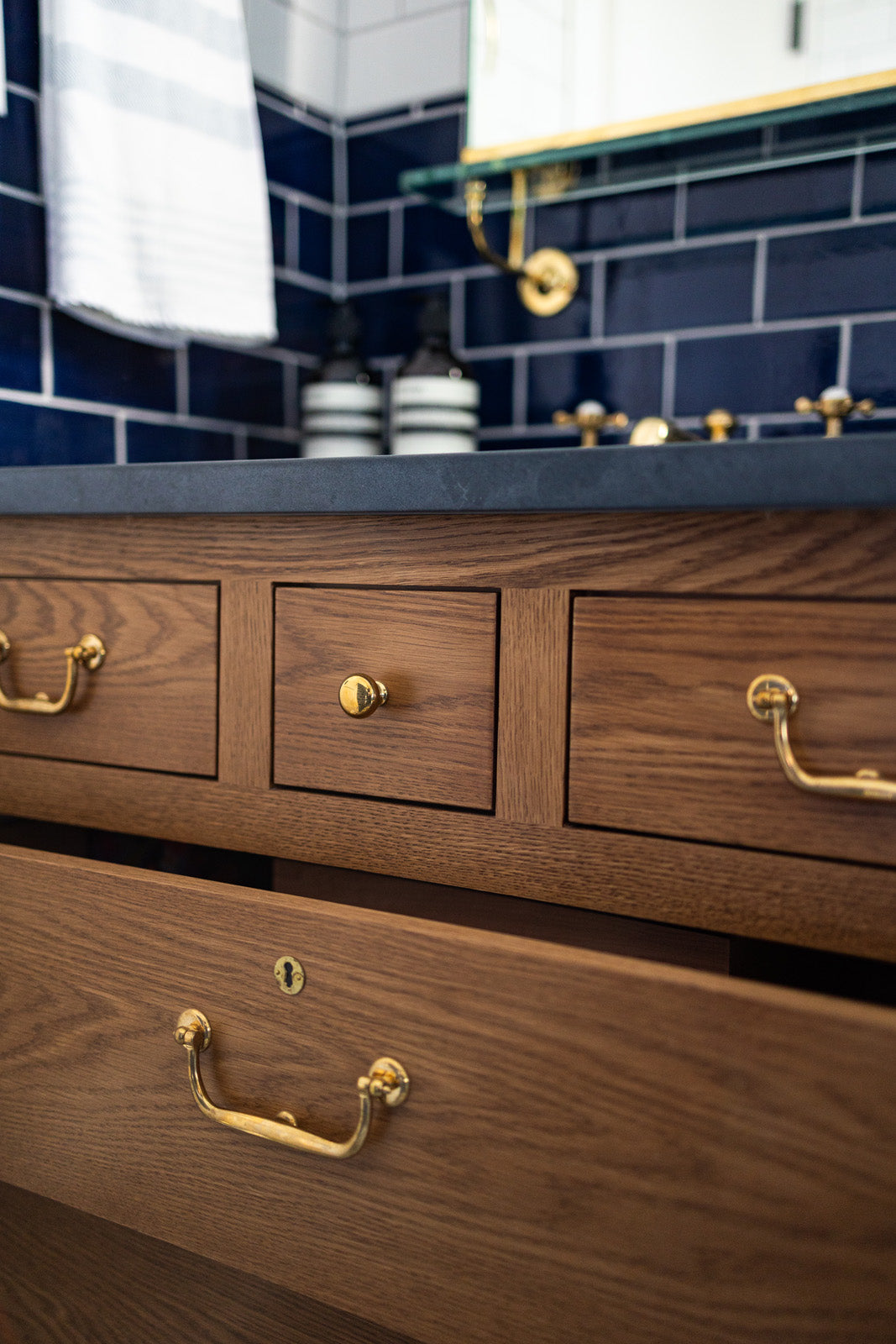 Evie Vanity - Vanity & Co.